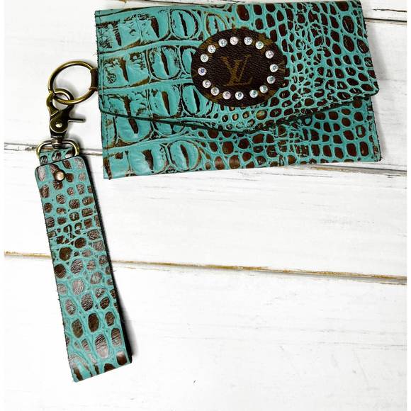 KEEP IT GYPSY | Bags | New Keep It Gypsy Jordan Wristlet In Turquoise ...